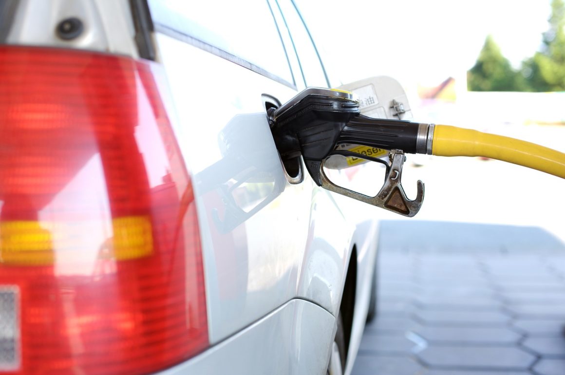 Control of Gas Pumps Passes from State to Private Sector • IIA